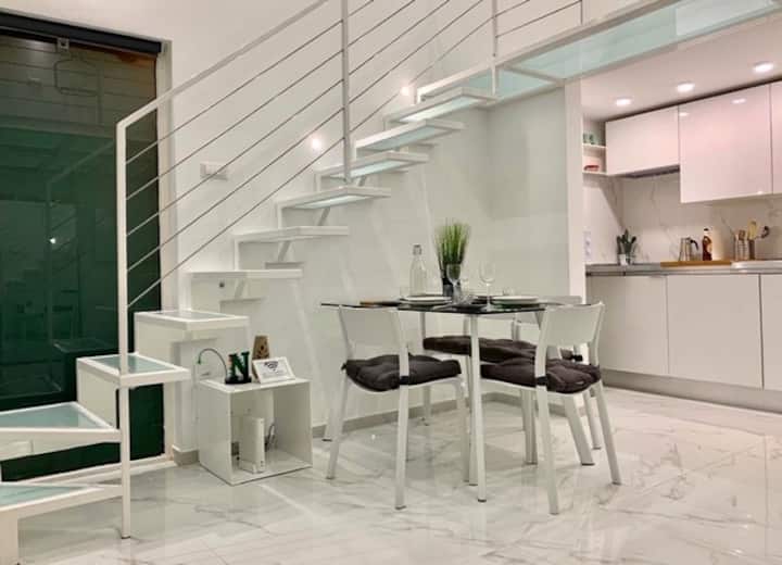 Whitehouse In Isola District - Milano