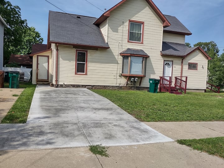 Lovely 2 Bedroom Apartment - Lansing, MI