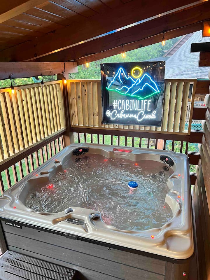 Hot Tub! Near Dollywood |2bd/2ba| Sleeps6 Bbq! - Sevierville