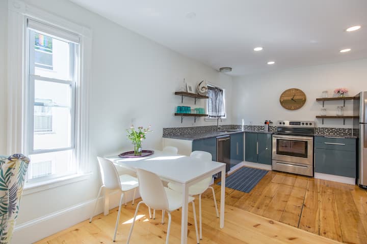 Oceanside Open Concept 2br- East End/ Downtown - South Beach, Long Island