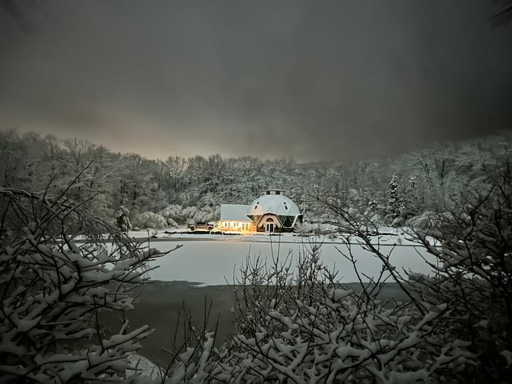 Waterfront Geodesic Home Near Skiing & Scranton - Waymart, PA