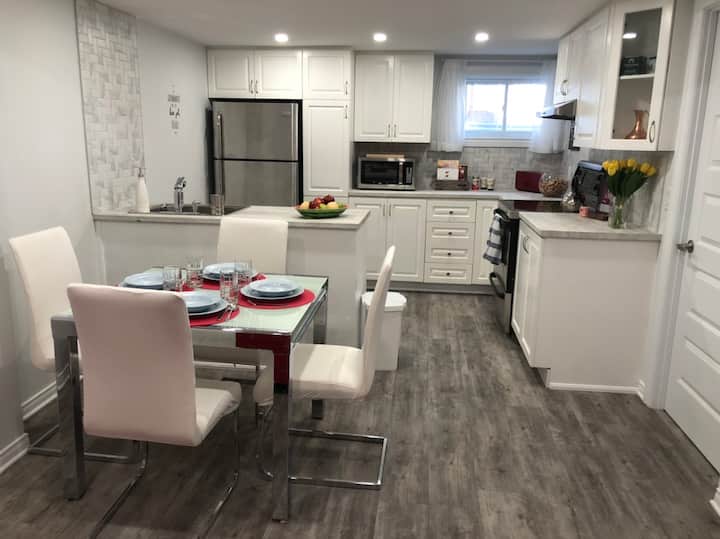 Lower Duplex Renovate 2 Br/metro/downtown Laval - Laval, Canada