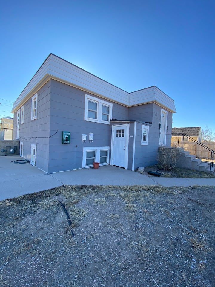 Midtown Apartments On 20th - Garden Level Unit - Cheyenne, WY