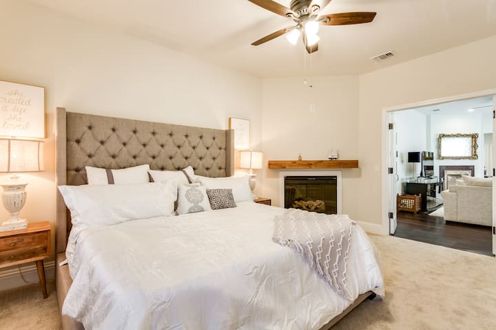 Springfield’s Precious Home (Upstairs Unit) - Jacksonville, FL