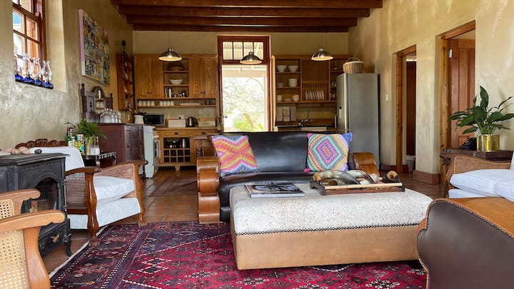 Shades Of Africa - The Carriage House - Oudtshoorn