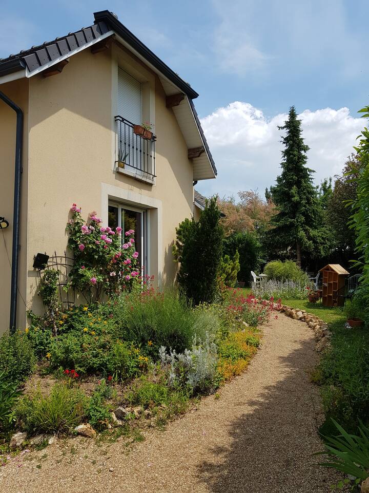 Agréable Chambre Studio Dans Maison Avec Jardin - Zig Zag Parc