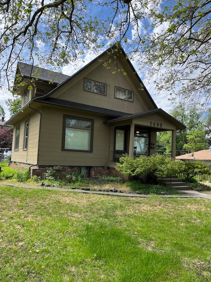 Tree Top Apt., Centrally Located! - Spokane, WA