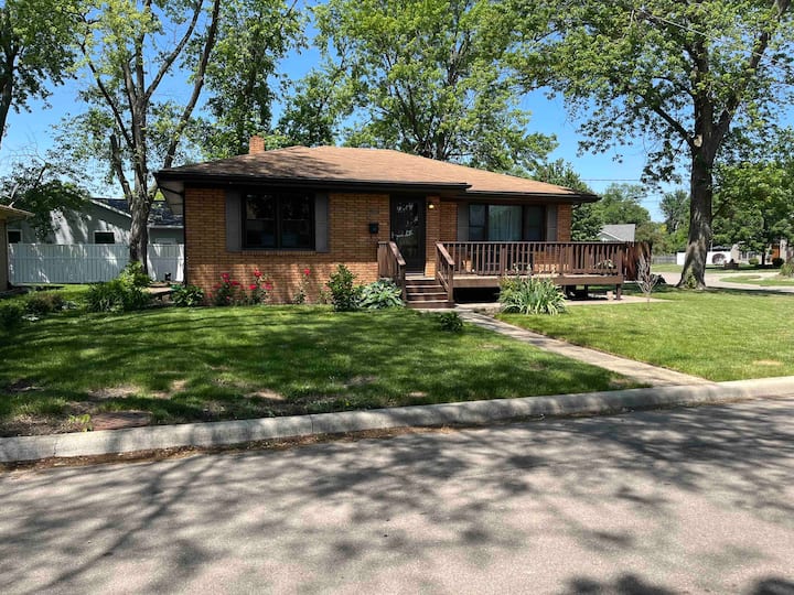 Newly Remodeled Bungalow Near Starved Rock - Ottawa, IL