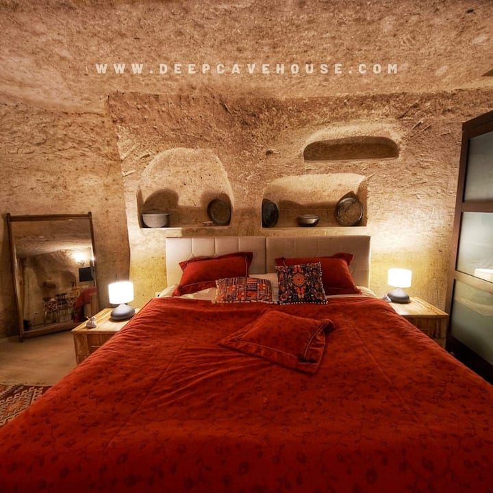 Cave Fire/ Wake Up To The Magic Of Mystical Caves - Cappadocië