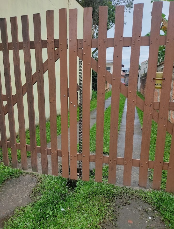 Casa Agradável Com Estacionamento Incluso. - Angra dos Reis
