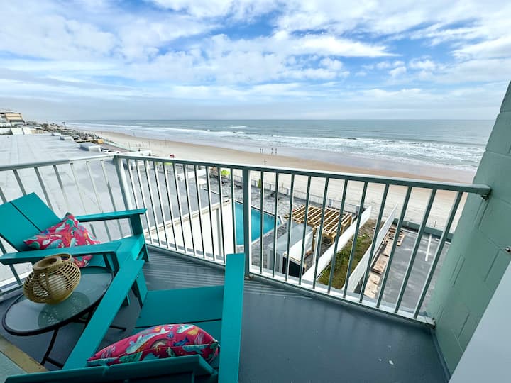 Oceanfront Studio With Brand New Pool! - Daytona Beach, FL