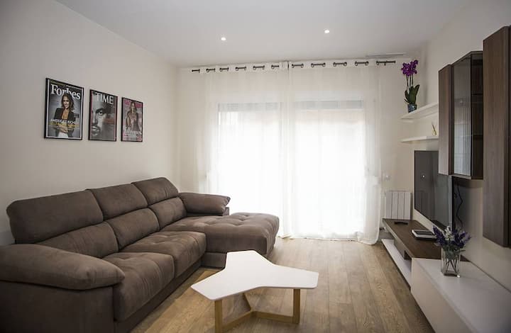 Piso De 4 Habitaciones  Y 2 Baños Con Terraza - Barcelona