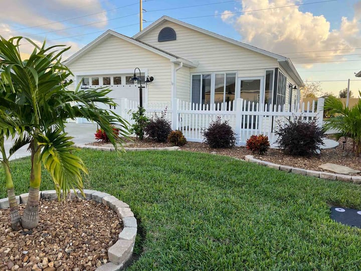 Charming Patio Villa - Wildwood, FL
