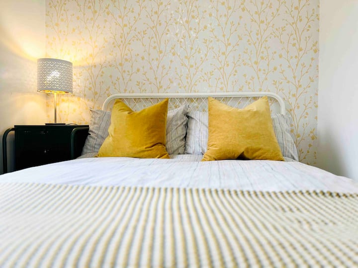 Cosy Double Room | City Centre | Self Check-in - Belfast