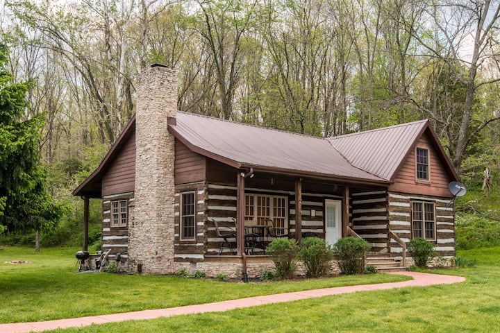 Serendipity Park Log Cabin - Nashville, IN