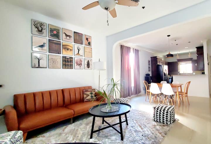 Derian Is 5 Minutes From Major Shopping Centers. - McAllen, TX