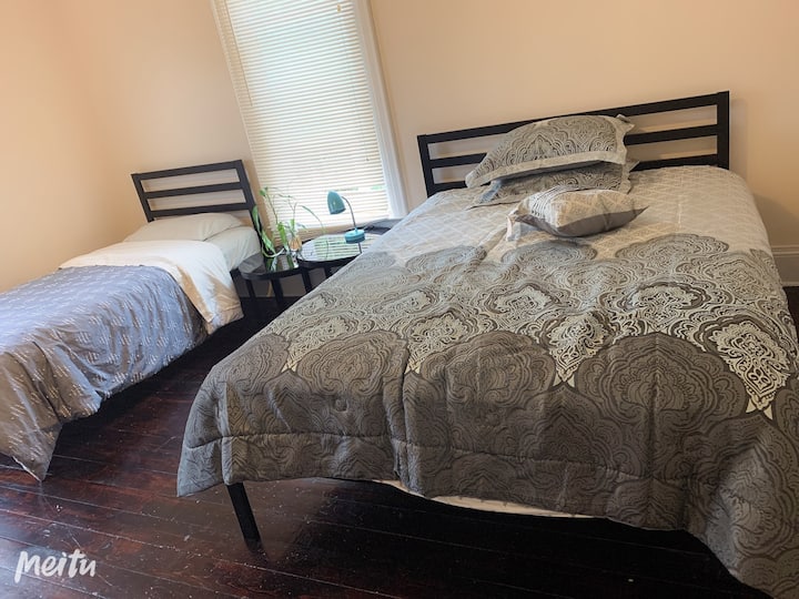 Wescott Area Charming Room #6( 2nd Fl) - Syracuse, NY