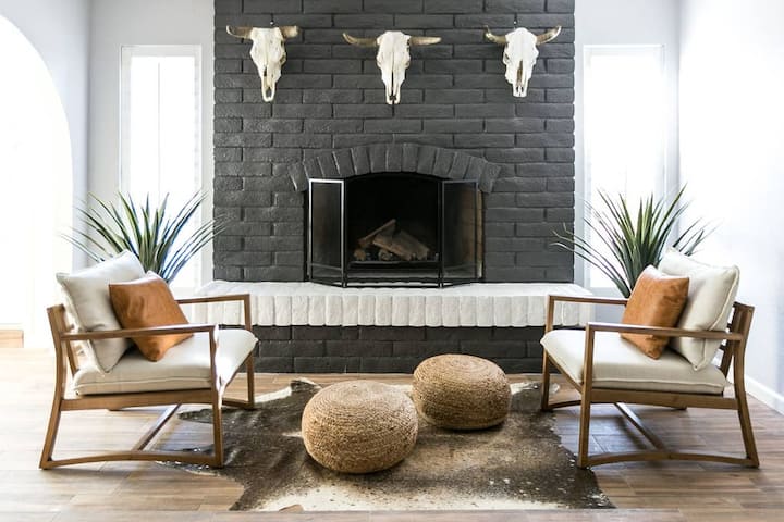 Modern Desert Oasis W/ Pool, Sonos + Arcades - Arizona