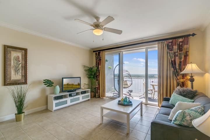 1402 Lakefront Resort Condo • Near Disney & Parks - Orlando