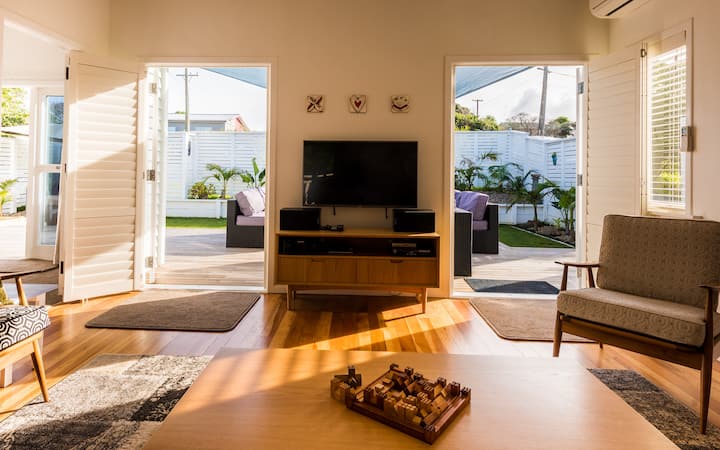 Oneroa Village, Waiheke Centre | Be My Guest - Waiheke Island