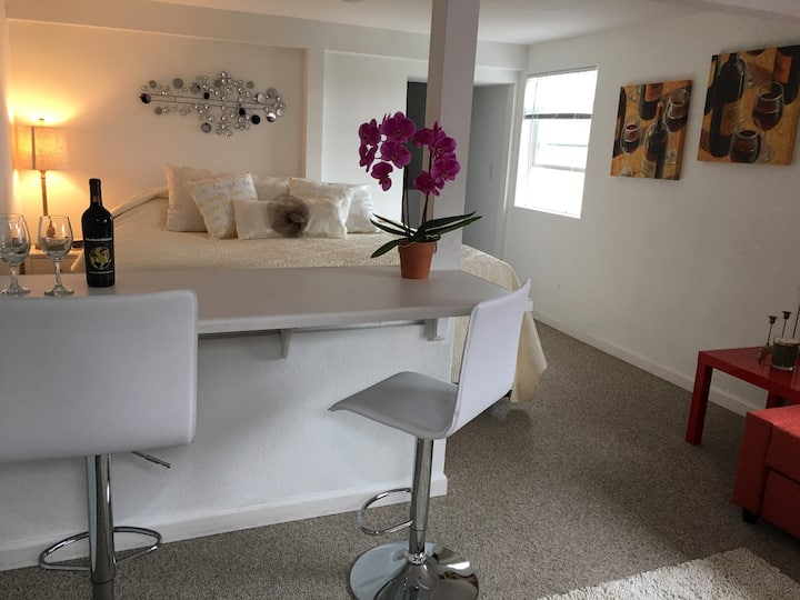 Wine Country Guest House - Santa Rosa, CA