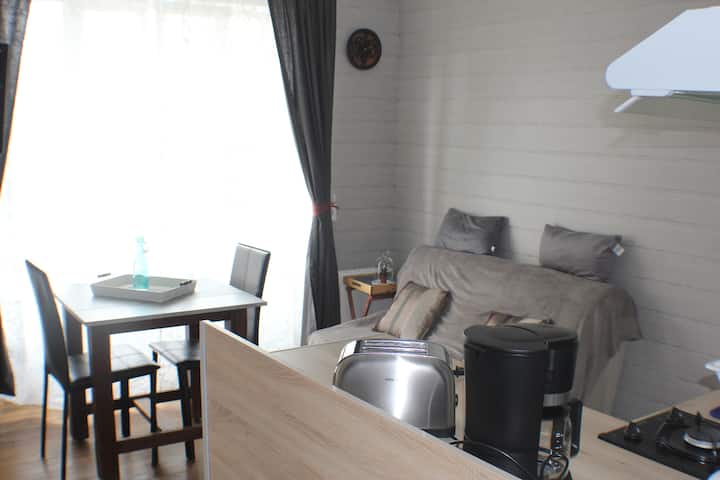 Studio En Centre Ville à 7km Du Mont St Michel - Pontorson