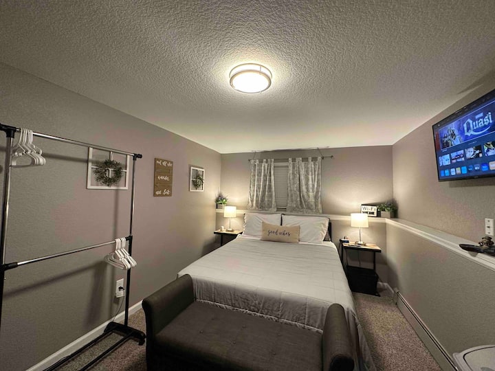 Private Bedroom & Full Bathroom W/ Self Check In - Colorado Springs, CO