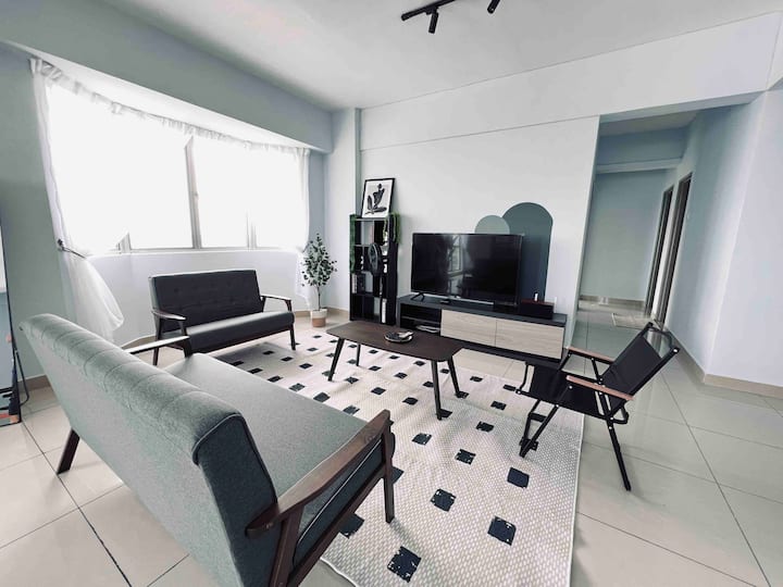 Main Place Usj21 Serene Grey House 1br For 2 Pax - Subang Jaya