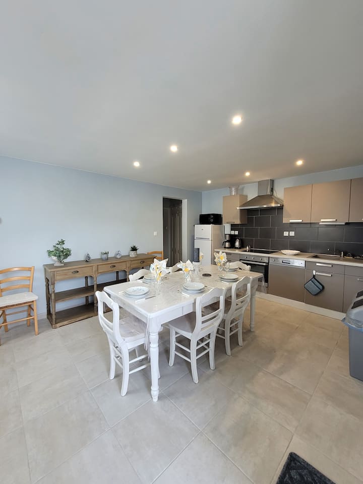 L'escapade Verte
Maison De 6/8 Personnes Proche Voie Verte Et Gare. - Ardennes