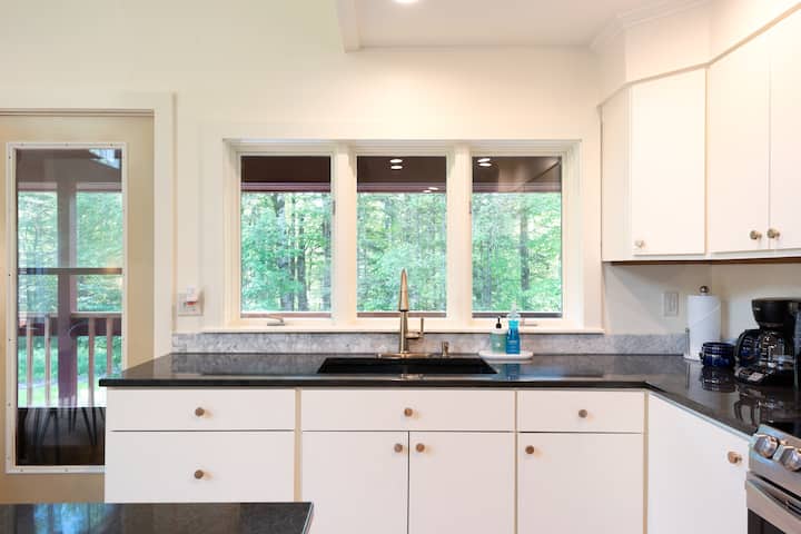 *New*- "Basecamp Lite"- Spacious Guest Apartment - Stowe, VT