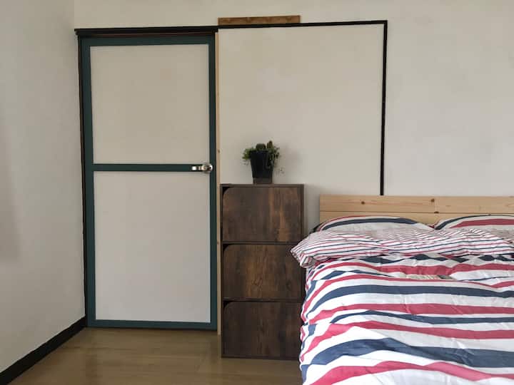 Banana House, Private Room A, Near Yokosuka Base. - Yokosuka