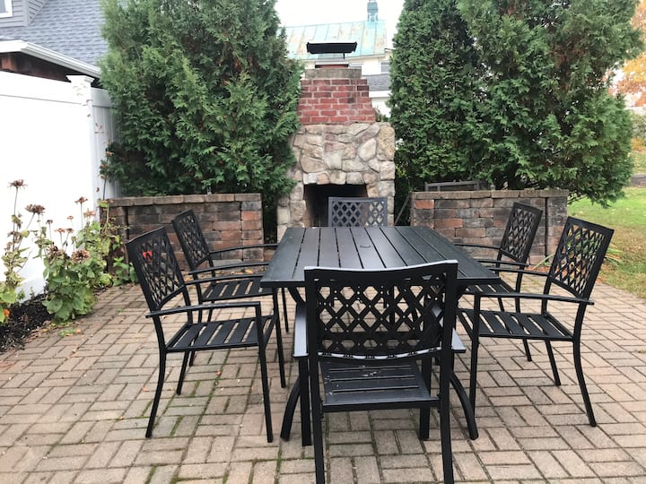 The Grand Ave Garden Retreat - Saratoga Springs