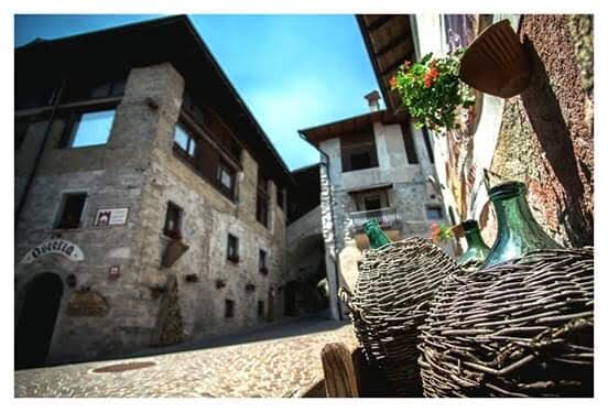 Il Moleta camera in farmhouse village of Rango - Bed and breakfasts for ...