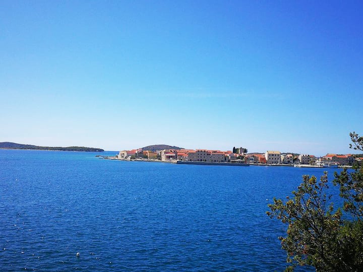 Sun And Sea Magnifique - Brodarica