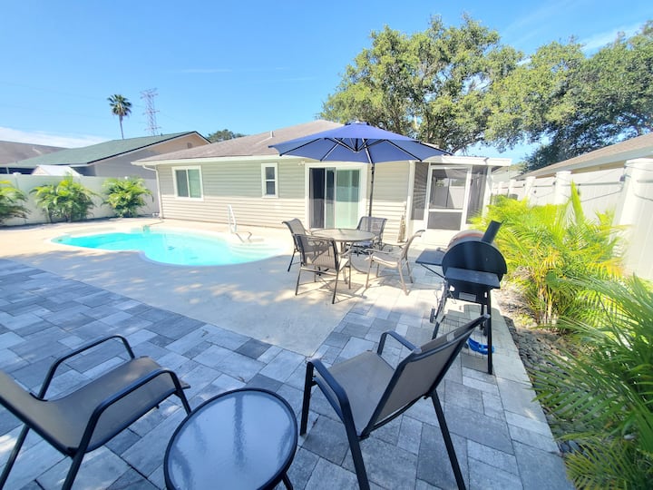 Life In Largo: Entire House W/ Heated Pool! - San Petersburgo, FL