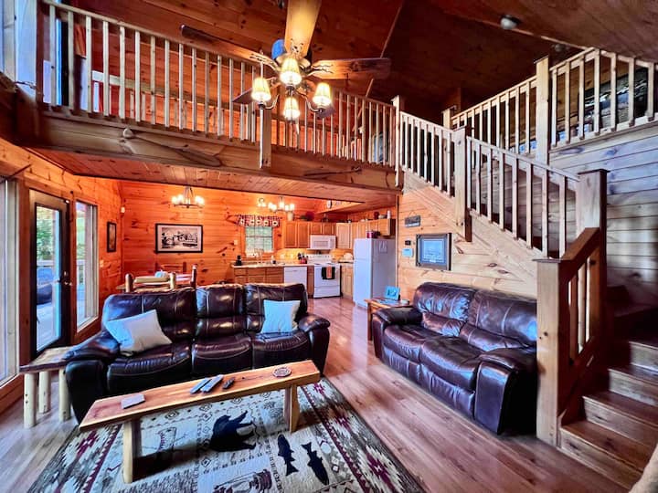 Mountain Cabin With Views & Hot Tub - Great Smoky Mountains National Park