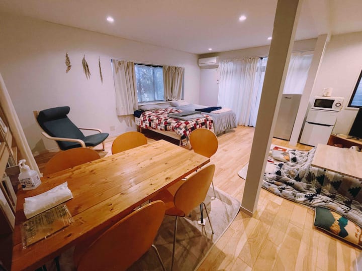 「建築士が暮らす猫と本の家」｜国立駅徒歩15分｜客室広め｜ペット可｜新宿から電車で35分｜禁煙 - Tama