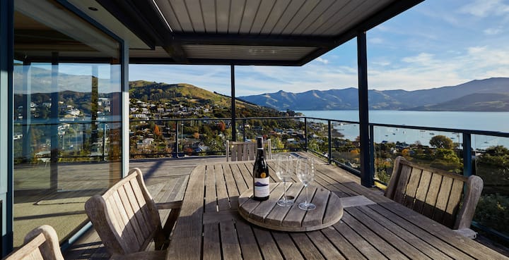 Akaroa Holiday Home.  Spacious, Sunny, Harbour Views And Close To Town. Sleeps 8 - Akaroa