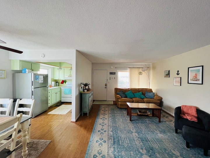 5 Minute Walk From Seafarer Door To Gulf Shore! - St. Pete Beach, FL