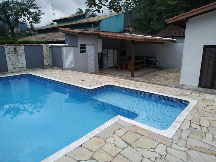 Casa Espaçosa Em Cond. Fechado - Reformada Recent. - Caraguatatuba