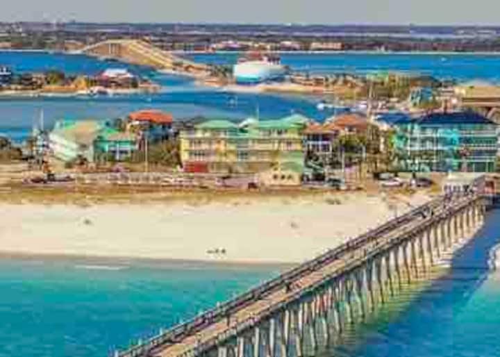 Heart Of Pensacola Beach Condo - Gulf Breeze, FL
