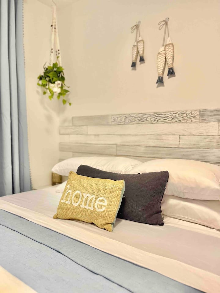 Charming Coastal Retreat 1br - Rockaway Beach, NY