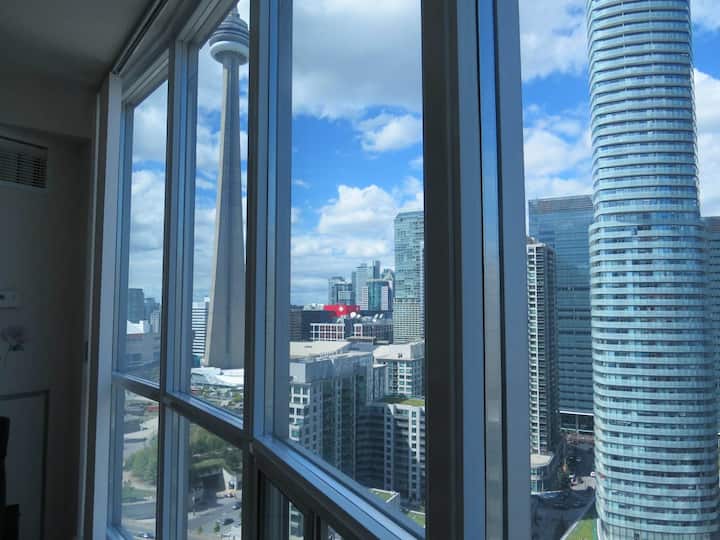 Best Location Downtown Lakefront With Amenities - Toronto
