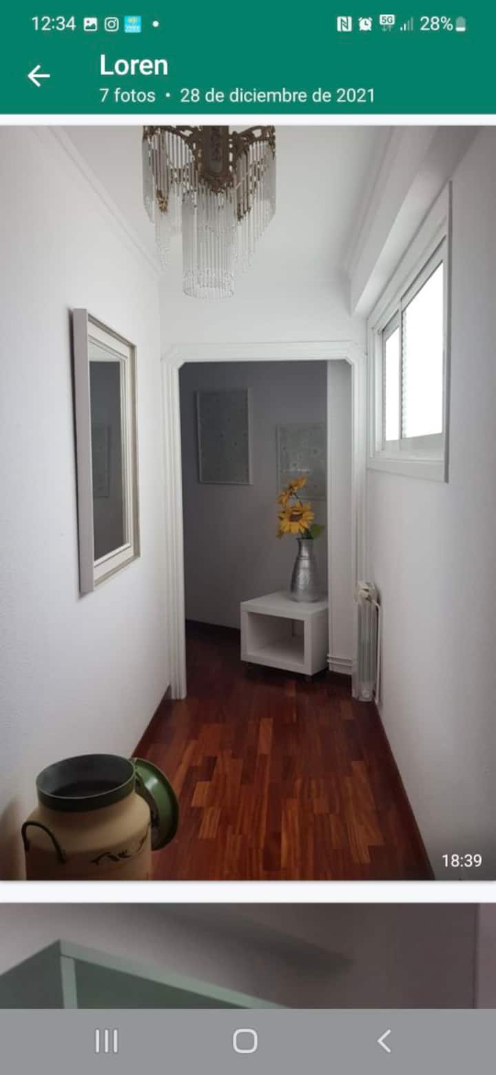 Habitación
Moderna Cama 1.35 Para Dos Huéspedes - La Coruña