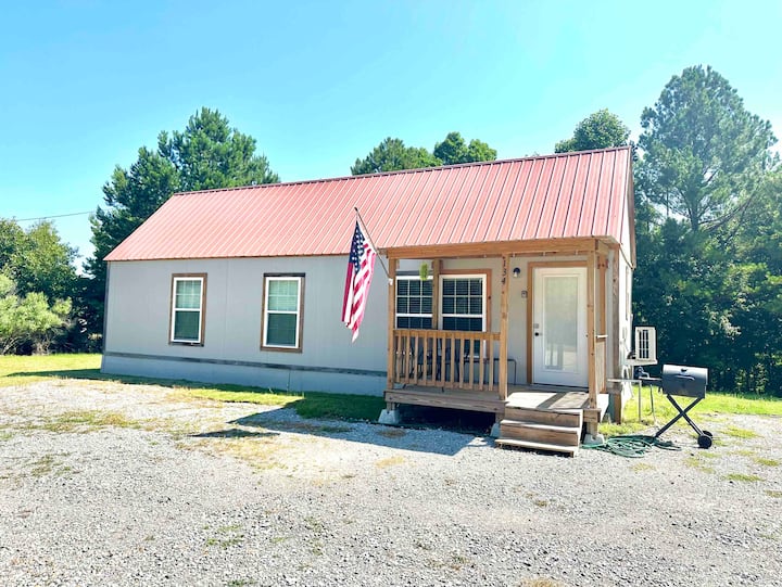 Bream Shack-2 Bedroom Cabin With Spacious Parking - Grenada, MS