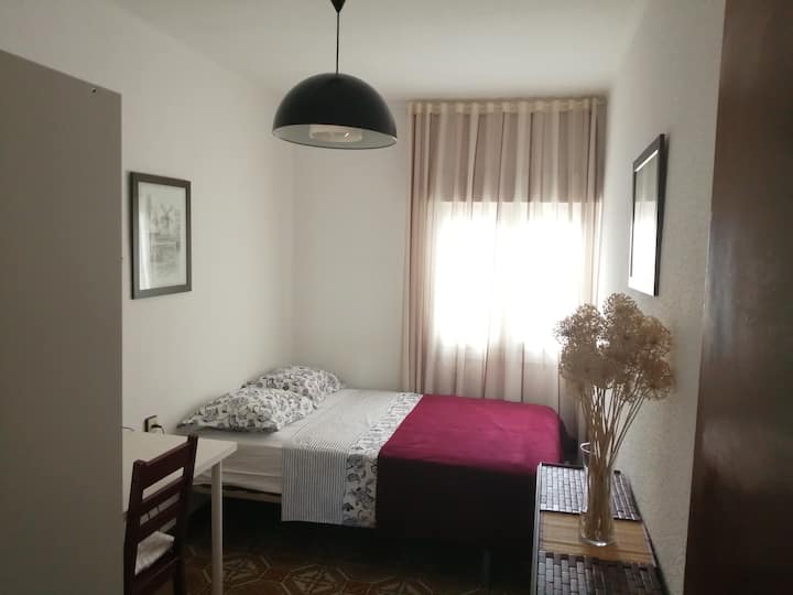 Non-touristic: Cozy Room, Good Wifi, Quite Area - Valencia