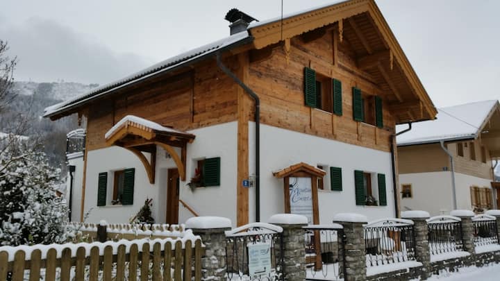 Chalet Mountain Near Lake Zell And Kitzsteinhorn - Zell am See