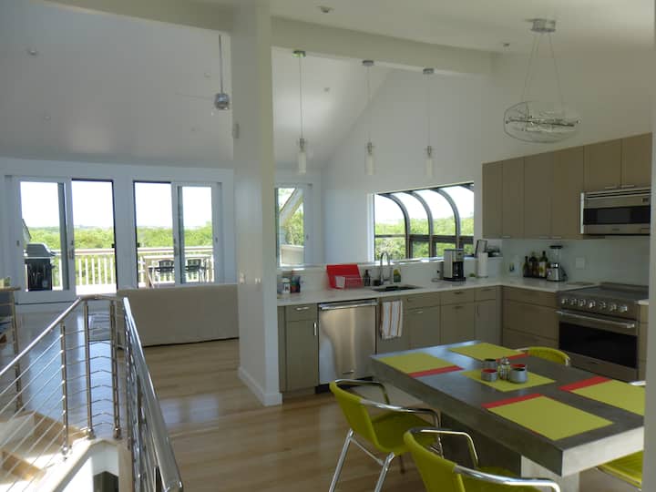 Stunning Designer Townhouse With Heated Pool - Montauk, NY