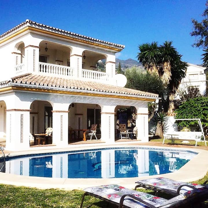 Villa With Pool+ Trampoline,great For Families - Benalmádena