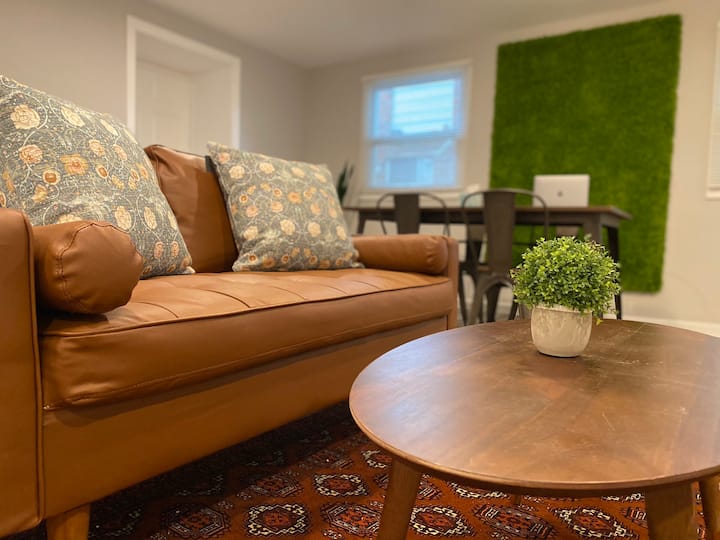 Spacious 2br/2ba & Parking In Downtown Bethesda - Bethesda, MD